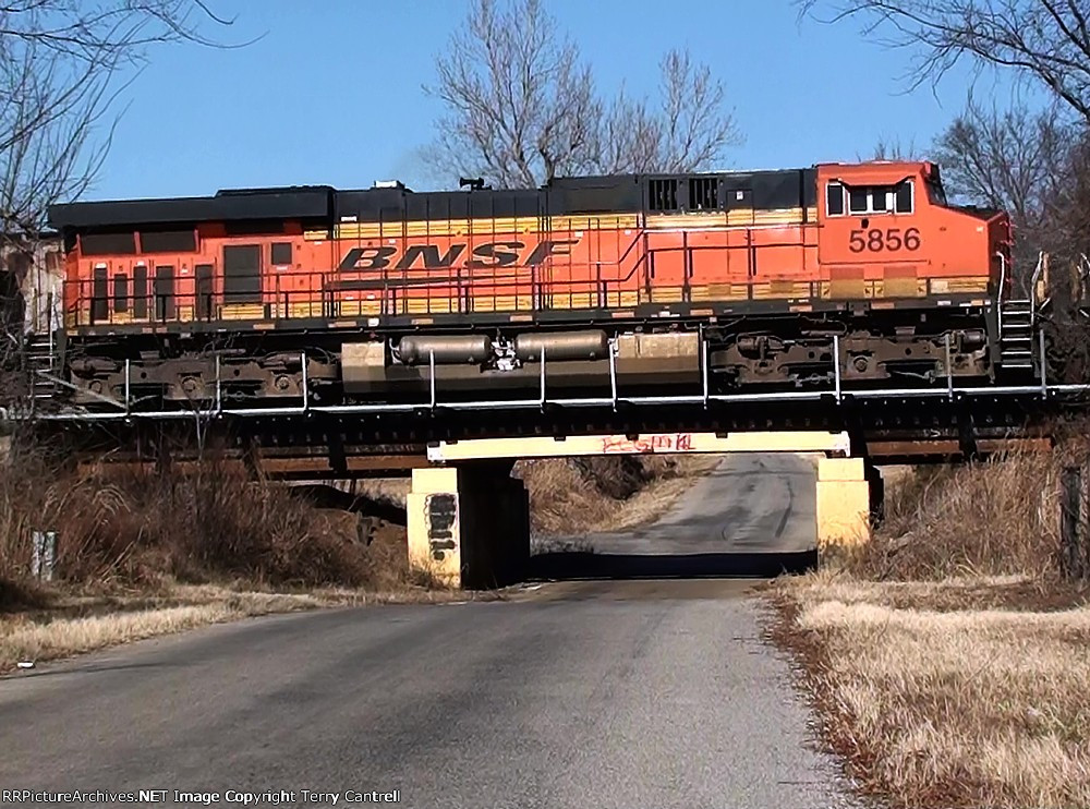 BNSF 5856